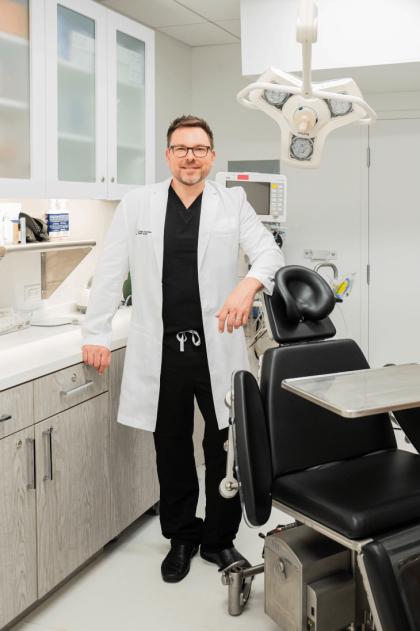 Meet Dr. Phelps us Chicago, IL | Chicago Oculofacial Plastic Surgery